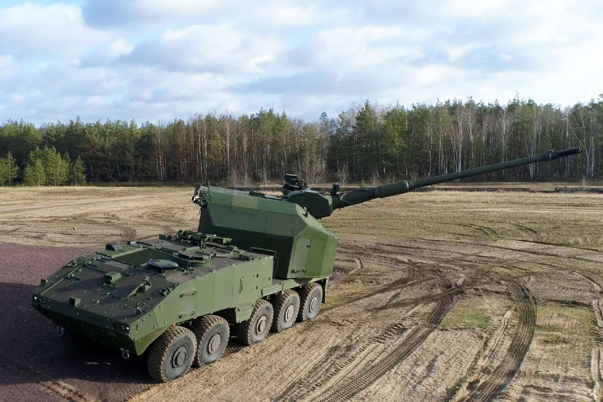 KNDS and GDELS Unveil New Artillery Gun Module Mounted on Piranha 10X10 Heavy Mission Carrier